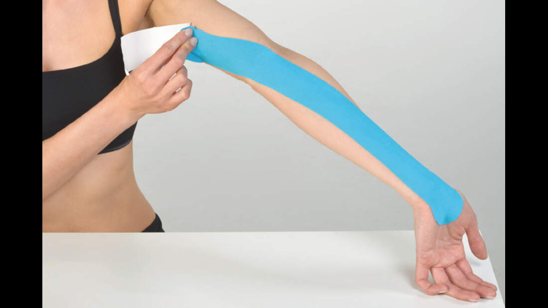 Video-Tutorial: Dr. Volker Schöffl - Tapen fürs Finger-Mittelgelenk ...