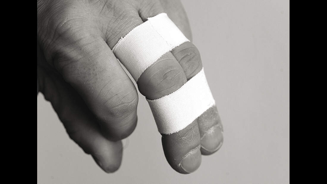 Video-Tutorial: Dr. Volker Schöffl - Tapen fürs Finger-Mittelgelenk ...