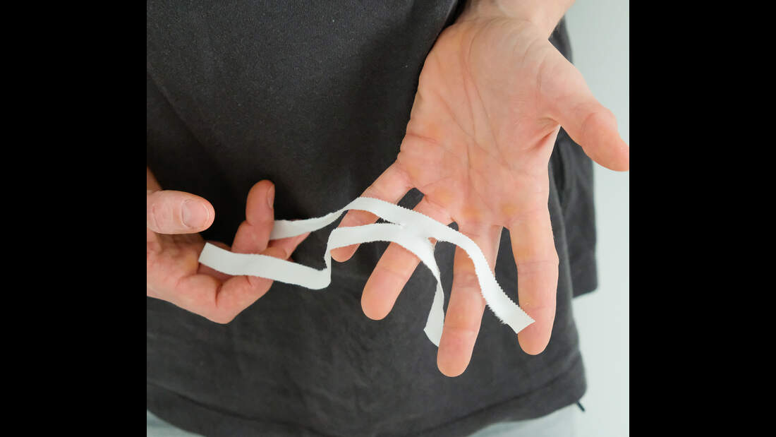 Video-Tutorial: Dr. Volker Schöffl - Tapen fürs Finger-Mittelgelenk ...