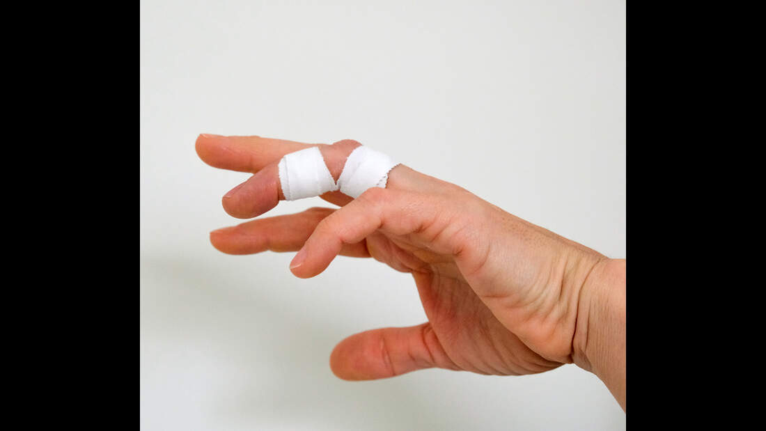 Video-Tutorial: Dr. Volker Schöffl - Tapen fürs Finger-Mittelgelenk ...